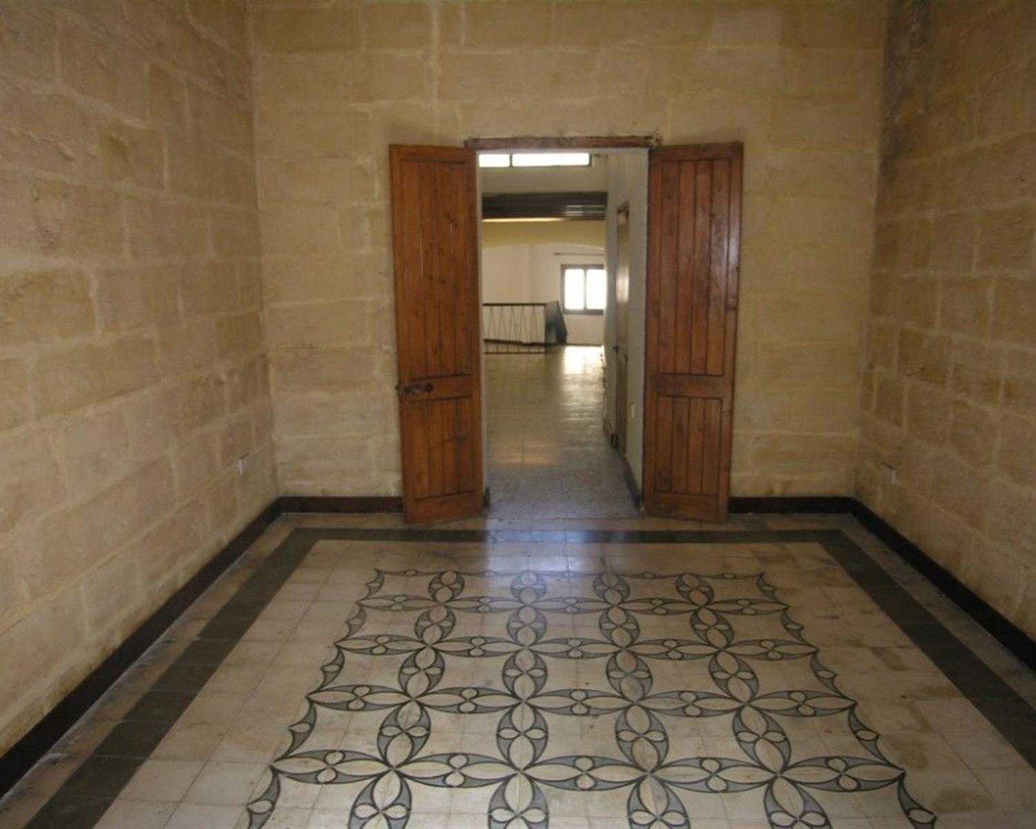 Showroom - For Rent - Mosta - Malta | 240351001-52657